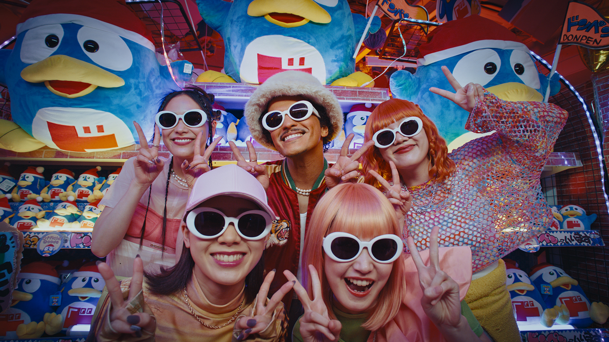 ブルーノ・マーズがドン・キホーテの新CMに登場。「ドンキイクヨ」 (2024年8月20日) - エキサイトニュース