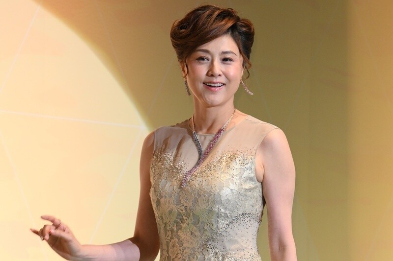 藤原紀香、美ボディ際立つドレスで魅了 2度目のジュエリーベストドレッサー賞に喜び (2025年8月1日) - エキサイトニュース