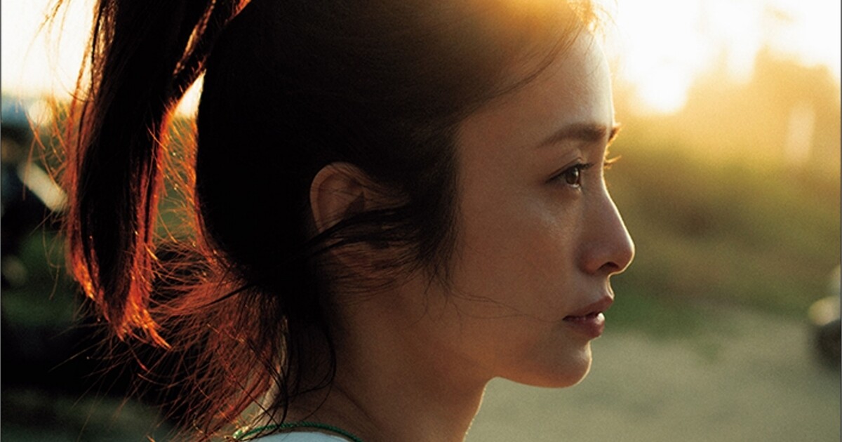 上戸彩が15年ぶりに発売する写真集『Midday Reverie』の表紙が公開 (2025年6月16日) - エキサイトニュース