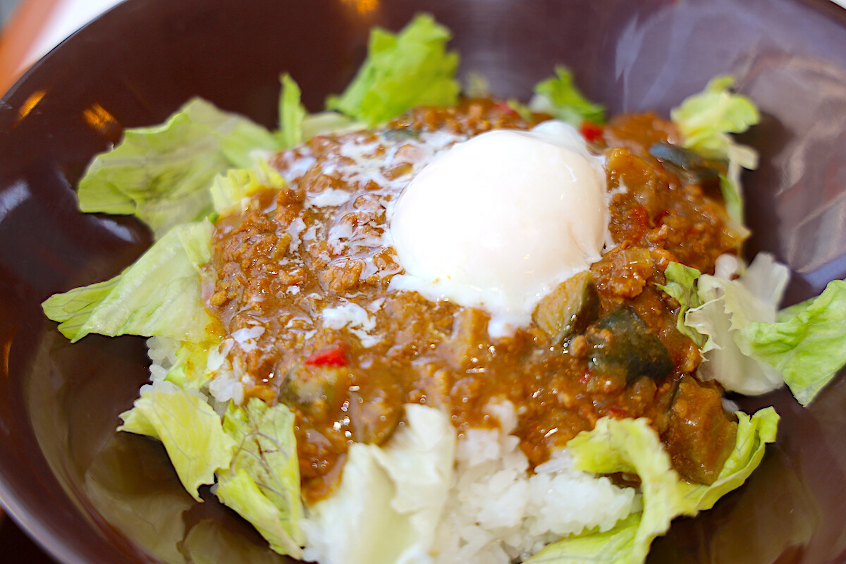 【実食レポ】すき家「スパイシーキーマカレー丼」がウマい! 個人的に合わせて食べたら最強だったものは…… (2025年5月30日 ...