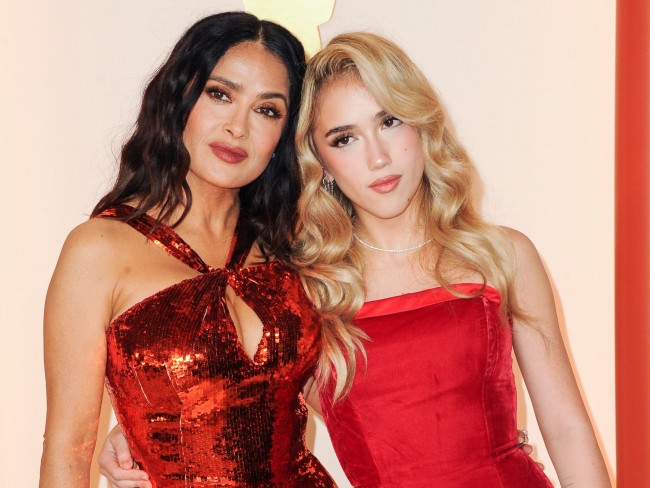 サルマ・ハエックの15歳の愛娘、母の90年代のドレスを着用しアカデミー賞に (2023年3月15日) - エキサイトニュース