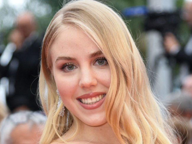 イタリアのマリア・カロリーナ王女、バイクで頭から壁に衝突する大事故「命があって幸運」 (2025年5月30日) - エキサイトニュース