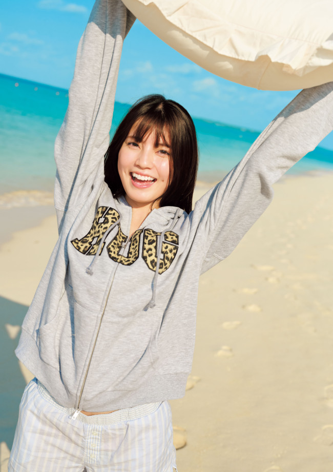 人気TikToker美女23歳、グラビア表紙の夢叶える！ 王道ショット大公開 (2025年12月11日) - エキサイトニュース