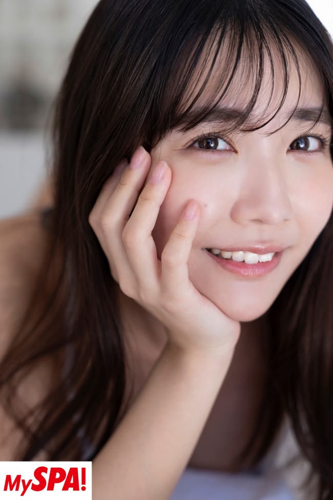 #2i2天羽希純、ピュア度MAX最新グラビア公開！ ベッドの上で大胆ポーズも (2024年7月5日) - エキサイトニュース