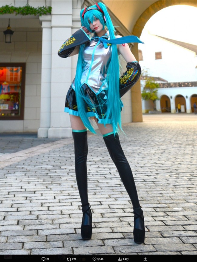 「頭身スゴすぎ」「脚長っ！」 身長182cm美人モデル、コスプレ姿に衝撃 “身長差が凄い”2ショットも話題 (2024年12月13日) - エキサイトニュース