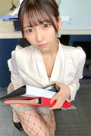 #2i2 十味、網タイツがセクシーなOL風ショット公開「こんな素晴らしい後輩に出会いたい」 (2023年11月25日) - エキサイトニュース