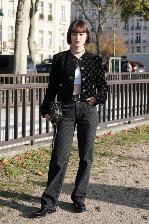 定番のジーンズはユルッとダボッと。メンズライクな着こなしが今季のカギ【パリスナップ】 (2022年10月14日) - エキサイトニュース