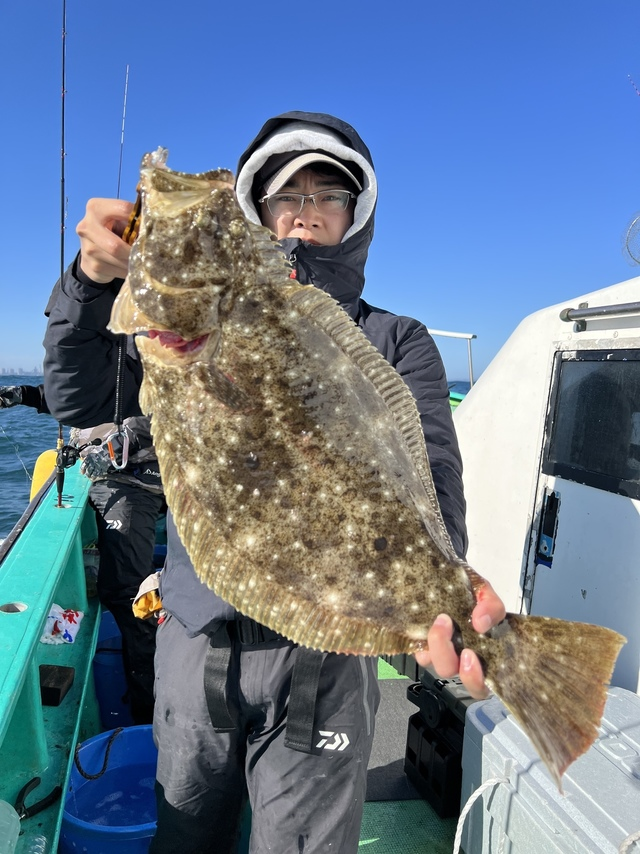 【釣果速報】茨城県植田丸でジャンボヒラメ好調！最大4.37kgの超大物上がる！記録狙いならぜひ乗船を！ (2022年11月4日 ...