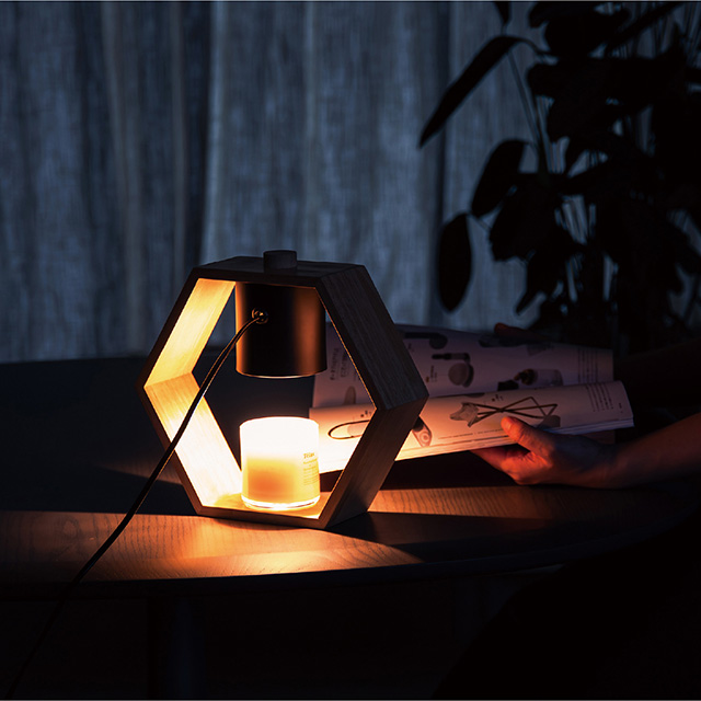 火を使わずに心地よい“香り”と“灯り”を両立する「Telax キャンドルウォーマーランプ TLX-01」 (2024年10月17日 ...