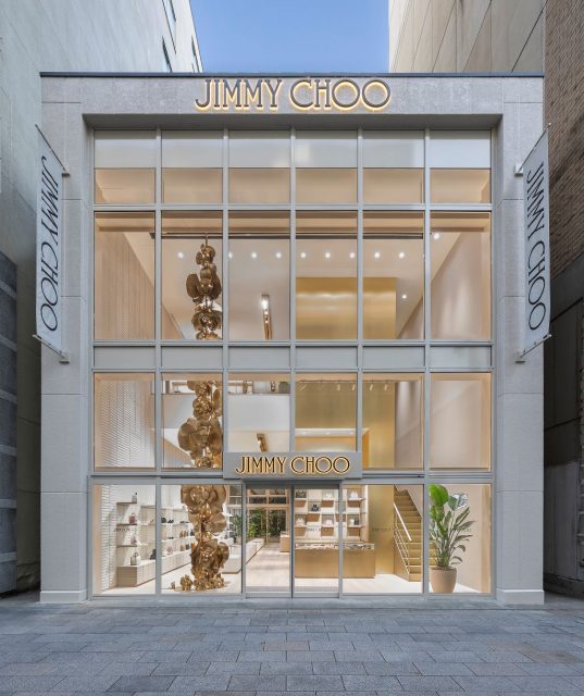 ロンドン発「JIMMY CHOO（ジミー チュウ）」の日本最大級となるコンセプトストアが東京・銀座にオープン (2023年12月15日 ...