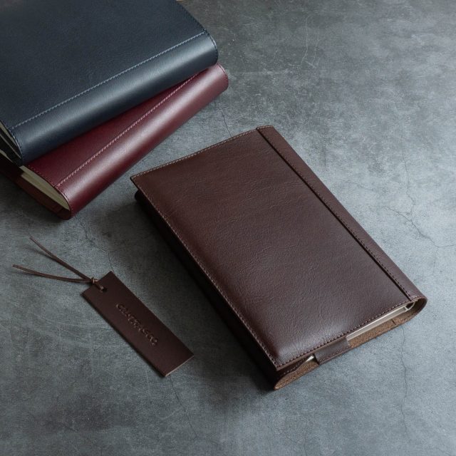読書家のための抗菌処理済み・本革ブックカバー登場。C＆L TRASCOのZeabaシリーズ (2022年12月15日) - エキサイトニュース