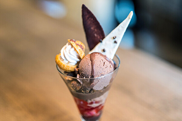 旅する気分で味わうMinimalのパフェはチョコ好き必食！この春はバジルが香るいちごゼリーが楽しめるよ (2023年3月31日 ...