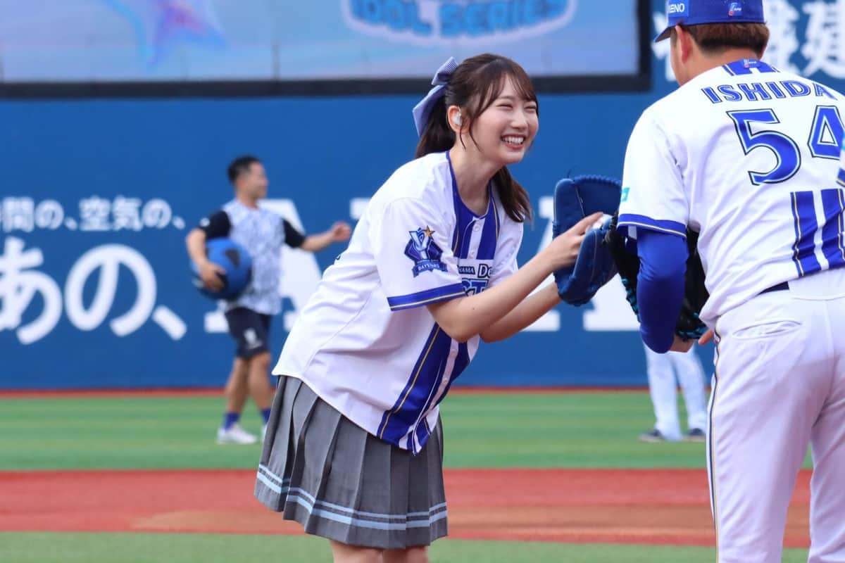 日向坂46藤嶌果歩「460点！」のノーバン始球式 ベイスターズの「勝利の女神」に - エキサイトニュース