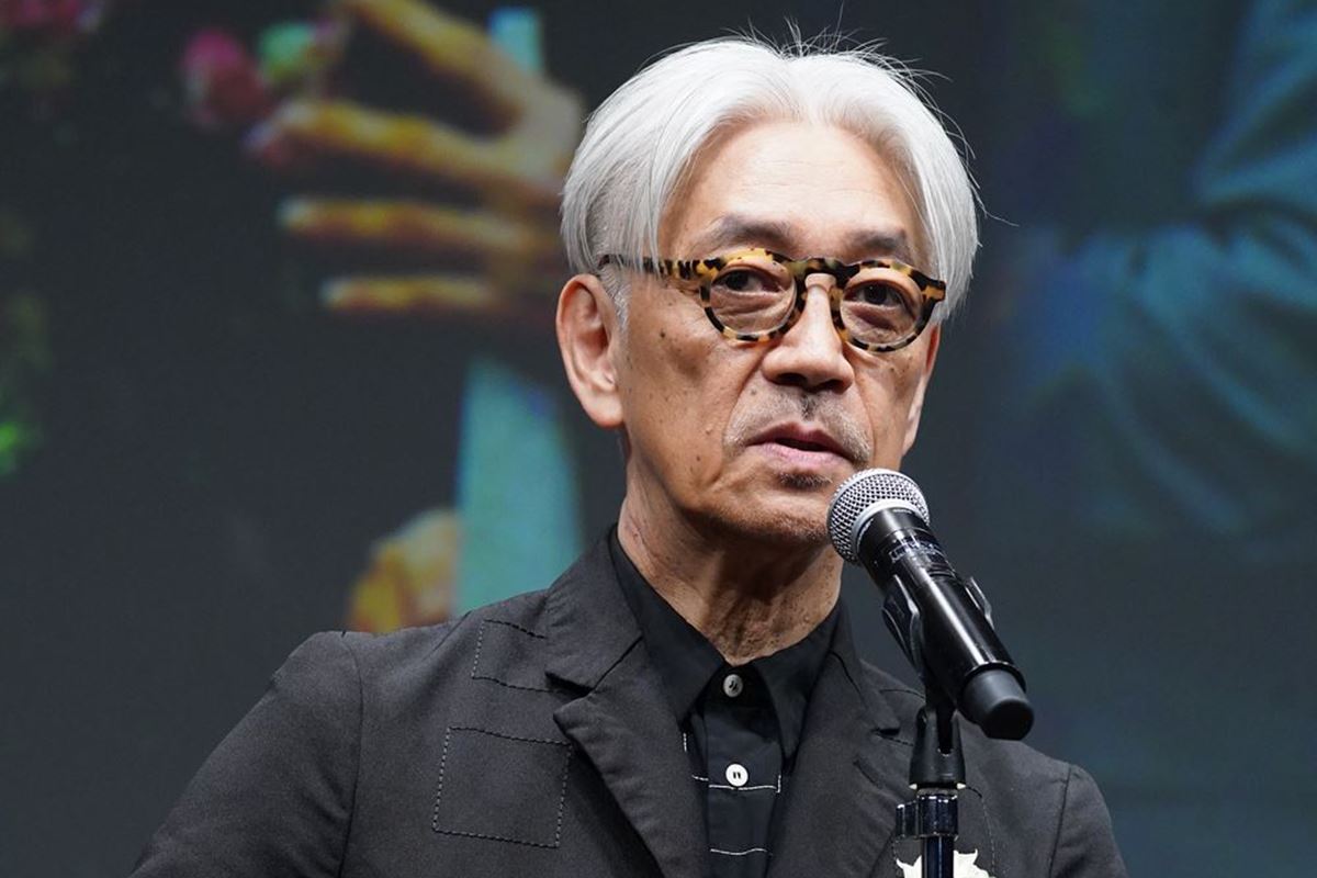 汚れたブリーフ姿で…坂本龍一さん ダウンタウンと披露した“伝説のコント”に広がる懐古 (2023年4月3日) - エキサイトニュース