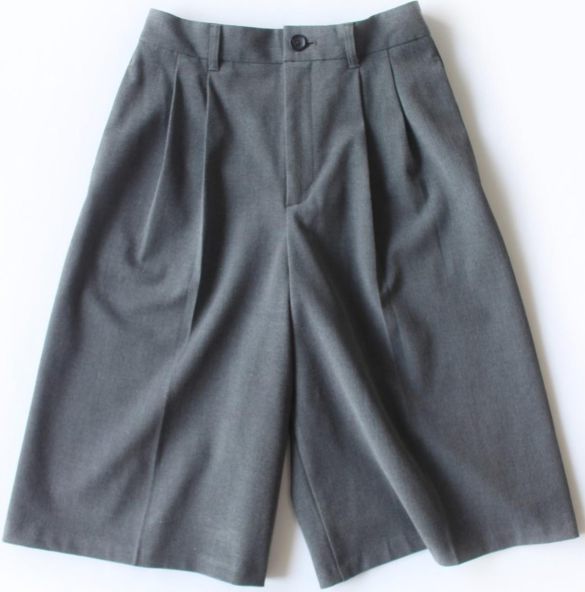 今から秋までOKの、GU膝丈パンツ2990円がおススメ！40代も似合うコーデのコツ (2025年9月6日) - エキサイトニュース