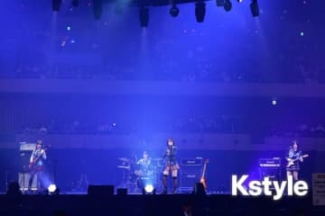 【PHOTO】QWER「Kstyle PARTY」1日目に登場！ステージ写真を公開 (2024年2月25日) - エキサイトニュース