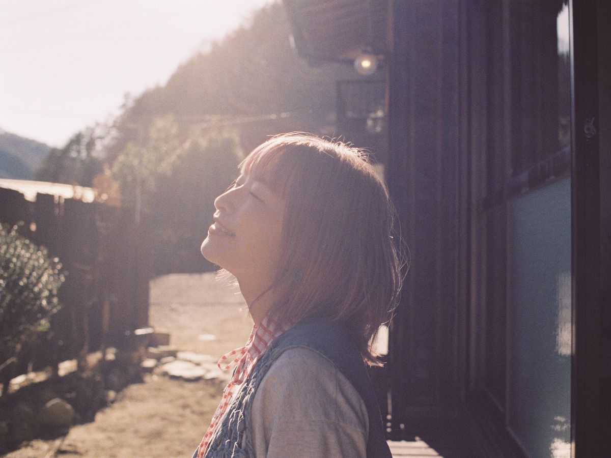 halca、TVアニメ『mono』EDテーマ「ウィークエンドロール」5月21日発売！先行配信も決定！ (2025年3月30日) - エキサイトニュース