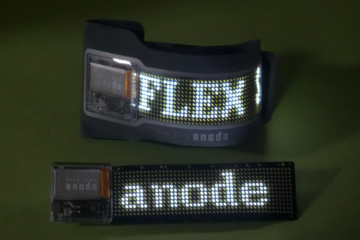身につけられてテンションが上がるLEDディスプレイ「FLEX SIGN anode」が楽しい！ (2024年5月23日) - エキサイトニュース