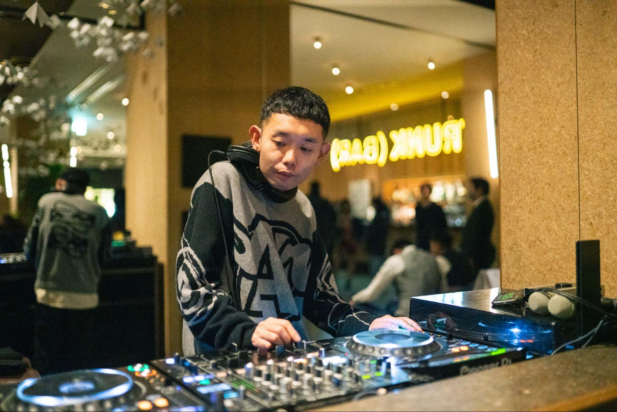 NEUT Magazine Presents「ISSUE 2022 YELLOW LIGHT」 POPUP & EXHIBITION ...