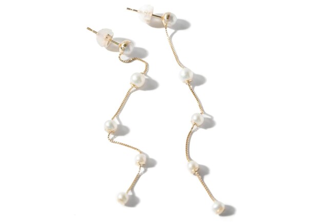 【新作早割】柔らかな揺れる動きでドラマチックな耳元に。日常のコーデを引き立てる淡水パールのチェーンピアス (2024年8月11日 ...