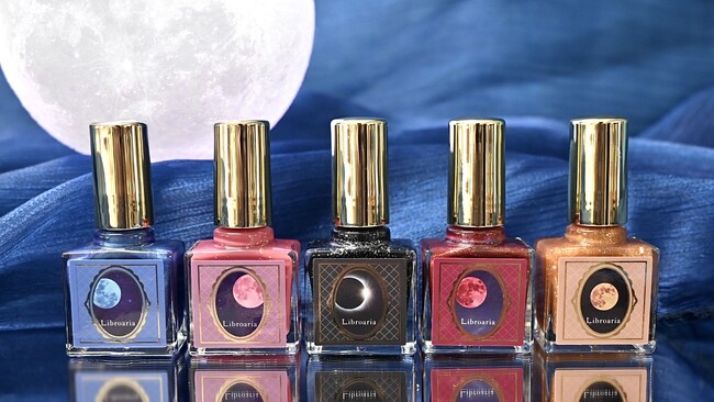 出版社生まれのコスメブランド「Libroaria」(リブロアリア)から、「月の輝き」にインスパイアされたネイルポリッシュ、Moon Collectionが登場。神秘的な輝きを放つ5種のカラー ...