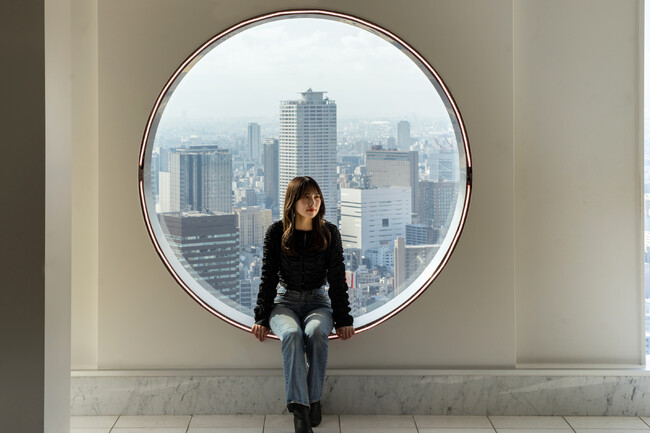 空中庭園展望台に写真映えする「丸窓のフォトスポット」が登場！ (2025年5月8日) - エキサイトニュース