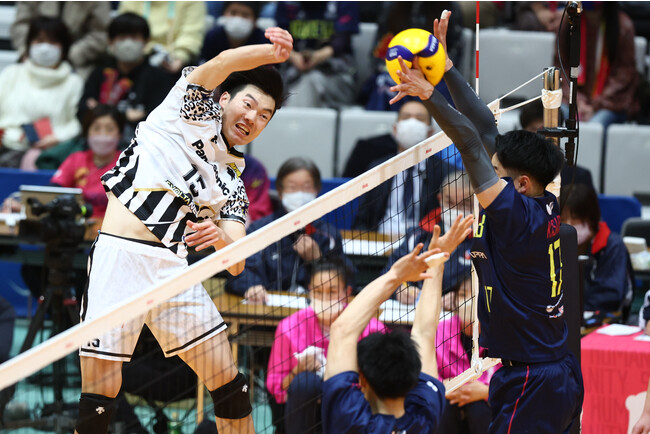 【バレー/Vリーグ】V1男子・サントリーが東レを下して8連勝！V1女子・日立Astemo、KUROBEが上位チームに勝利 (2023年2月5日) - エキサイトニュース