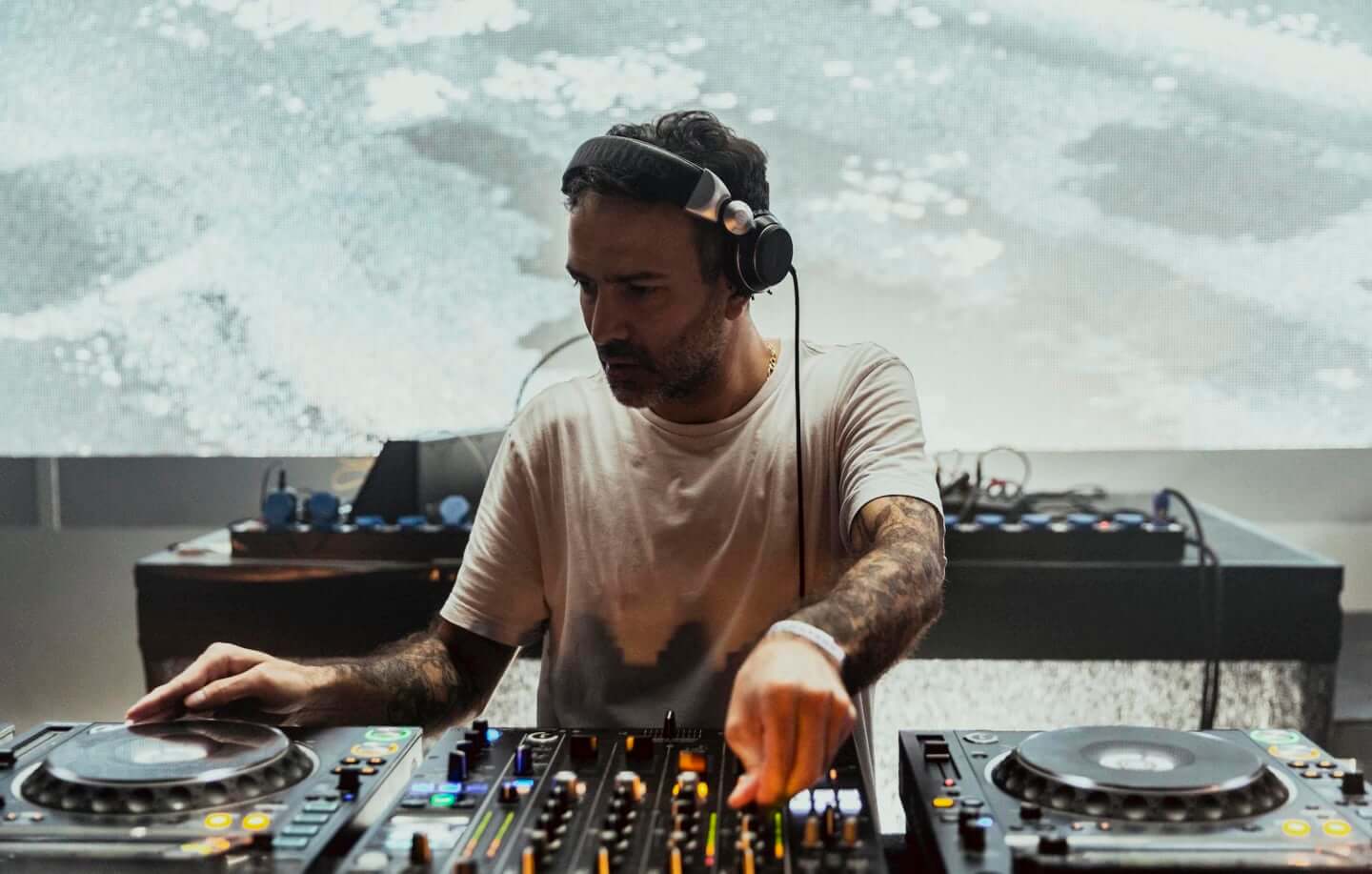 〈L.I.E.S. Records〉のボスRon MorelliがCIRCUS大阪に登場！ (2022年4月4日) - エキサイトニュース