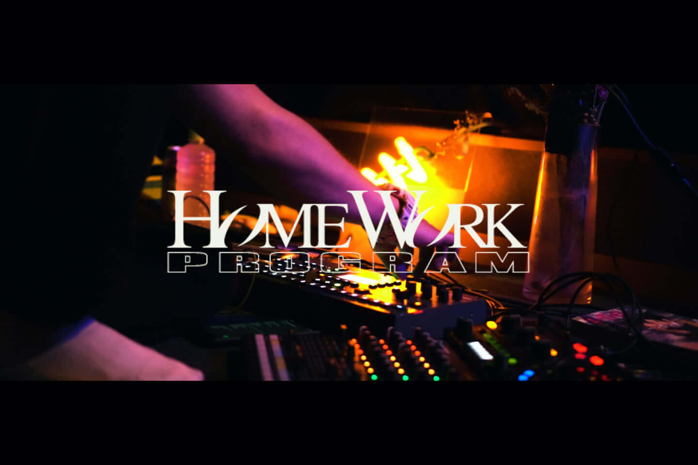 millennium parade参加のermhoiが、謎の部屋で行われるライブ配信『HOMEWORK PROGRAM』に登場！ (2020年 ...