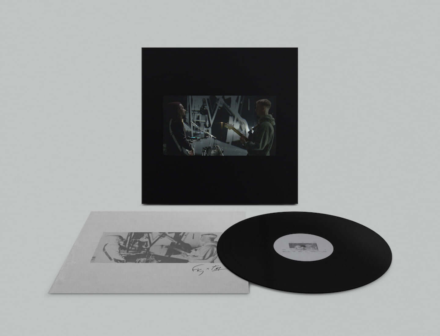 FKJとTom Mischのコラボ曲“Losing My Way”が12インチで発売決定！2人によるライブ動画も公開中 (2021年3月24日 ...