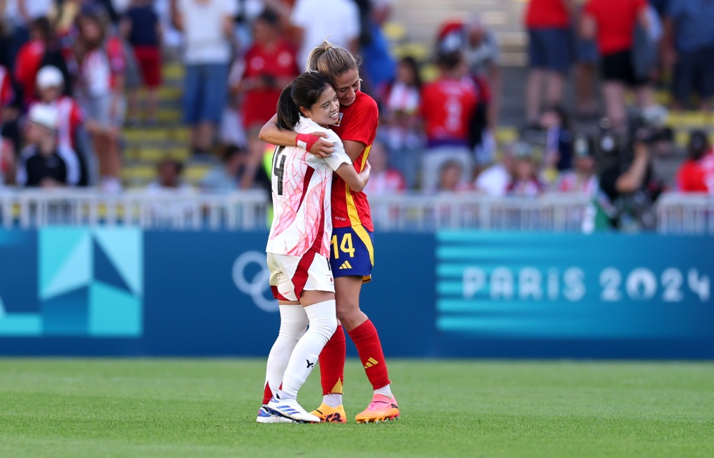 長谷川唯、パリ五輪でスペイン女子選手とハグをしたワケ 「ユイ、会えてよかった！」 (2024年7月27日) - エキサイトニュース