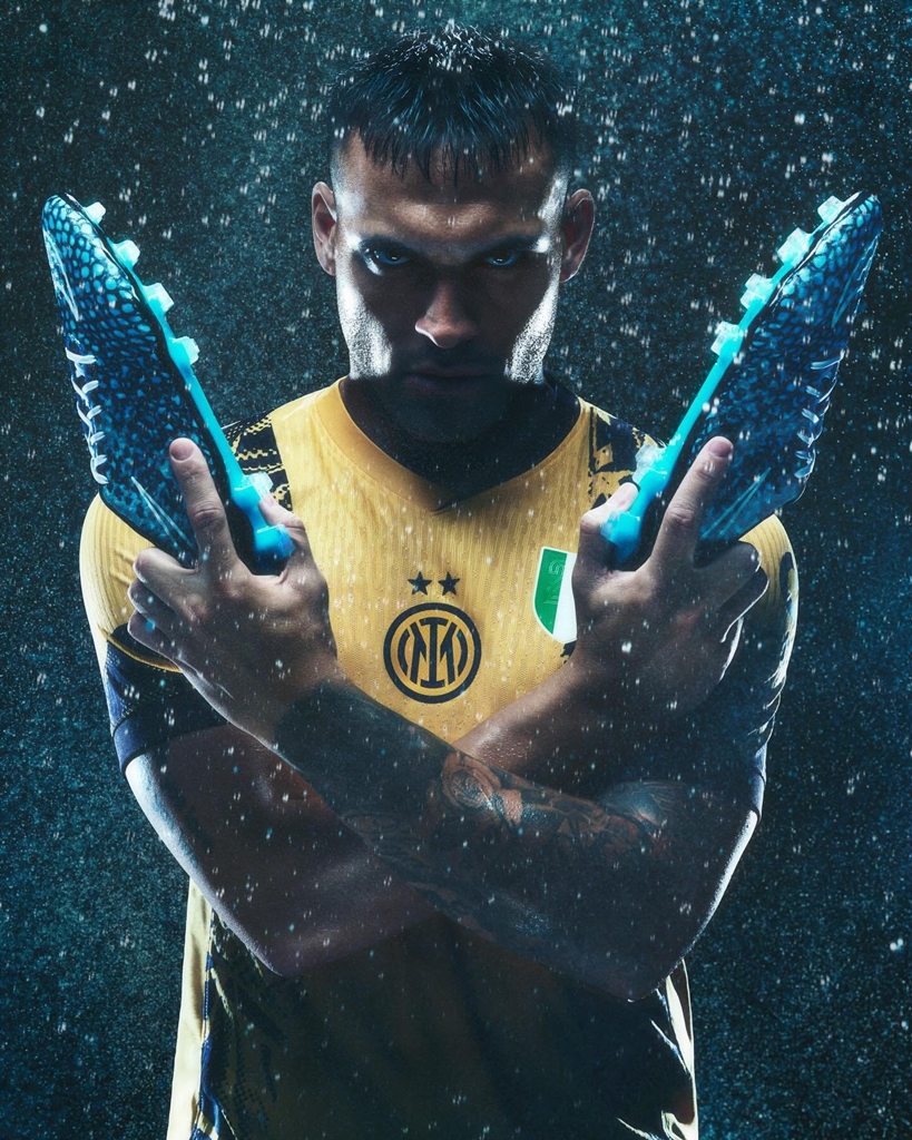 水に濡れたらデザインが変わる「NIKEスパイク」がすごい！欧州最強決定戦でエースFWが着用 (2025年6月3日) - エキサイトニュース