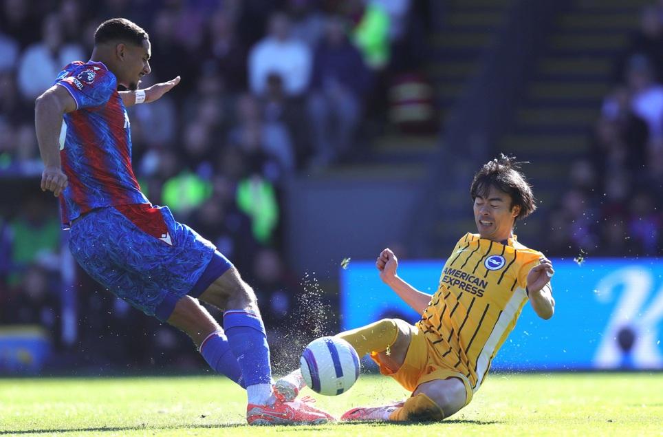 三笘薫のファウル判定は誤審だった！？元審判団体トップが指摘「間違ったほうにFKを与えた」 (2025年4月8日) - エキサイトニュース