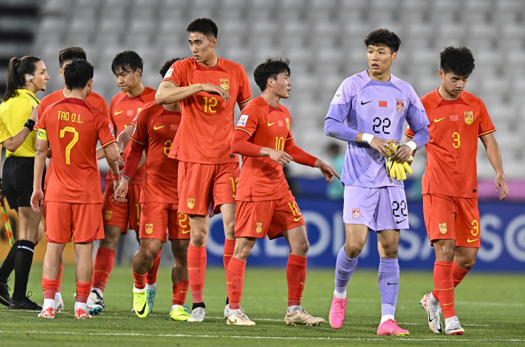 中国、U-23日本代表戦で2メートル超の控えGKをFW起用したワケ！「彼は元FW、背が伸びすぎてGKになった」 (2024年4月17日) - エキサイトニュース
