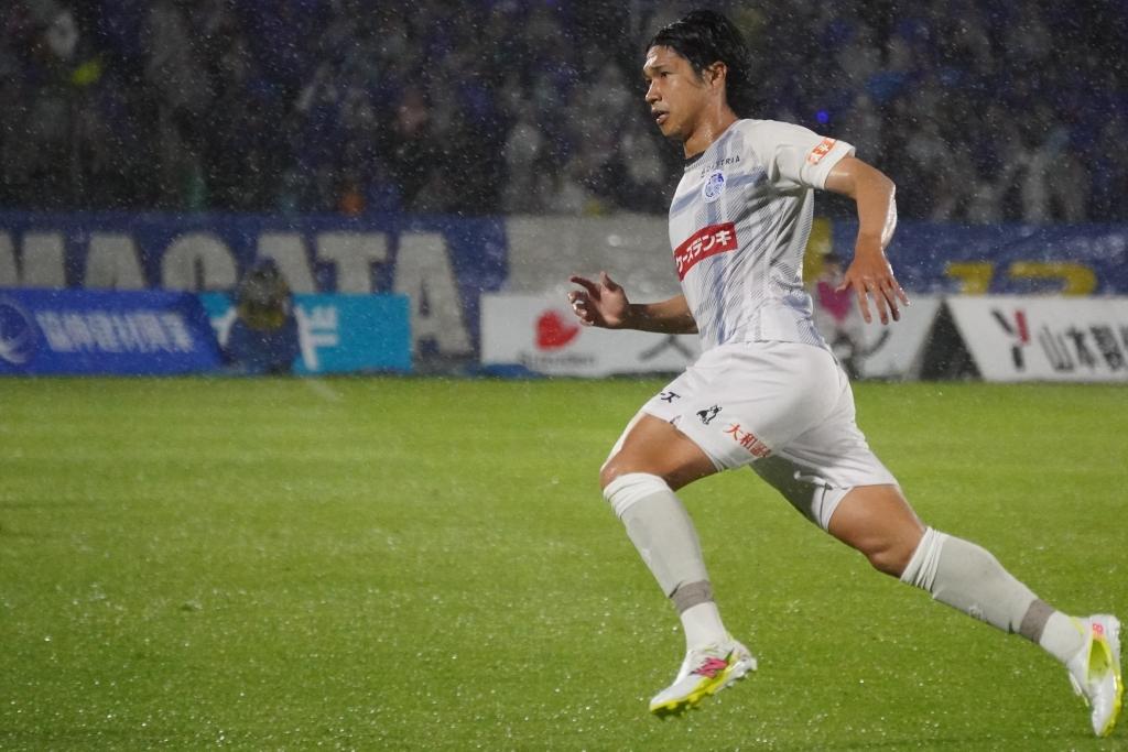 古巣対決を制した水戸ホーリーホックMF加藤千尋「昇格が近づいてくると思う」水戸は勝点51で首位独走 (2025年8月11日) - エキサイトニュース