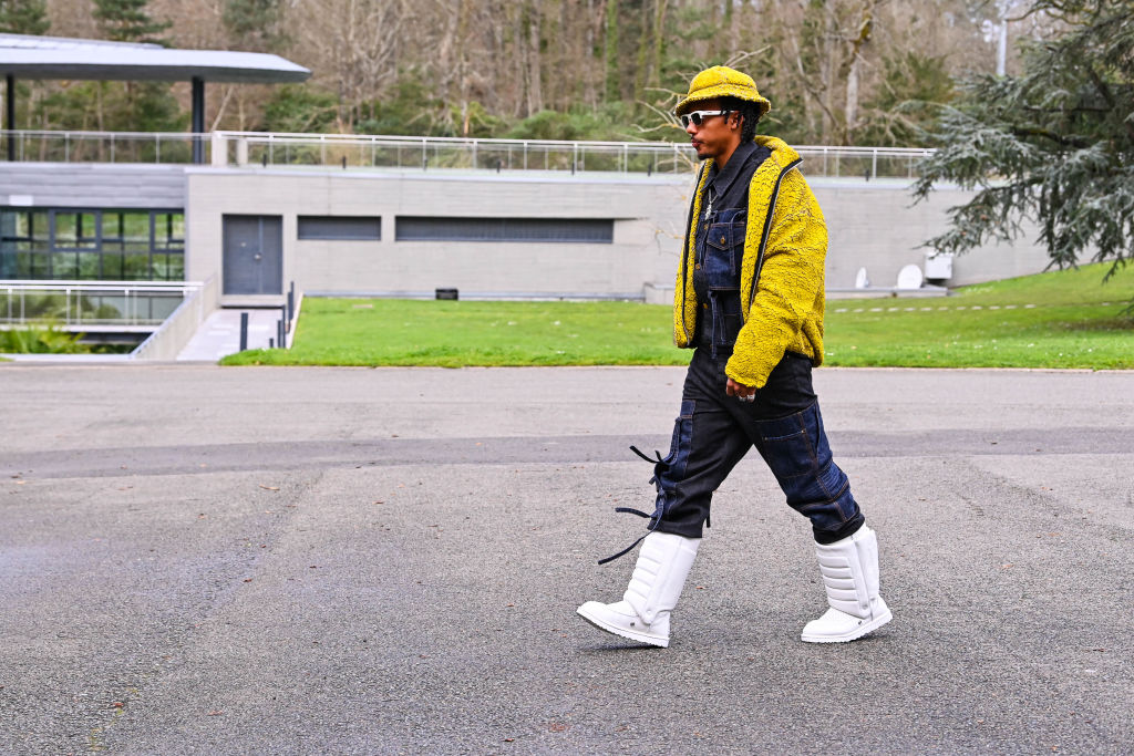 日本好きのクンデ、最新ファッションが話題！女性用アイテムを着こなす！？ (2024年9月3日) - エキサイトニュース