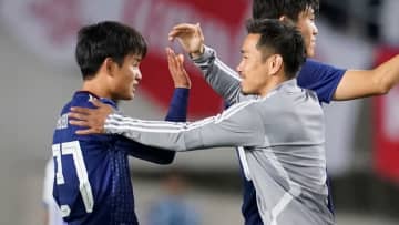 37歳長友佑都vs22歳久保建英、日本代表で胸熱の15歳差バトルが実現！ (2024年3月20日) - エキサイトニュース