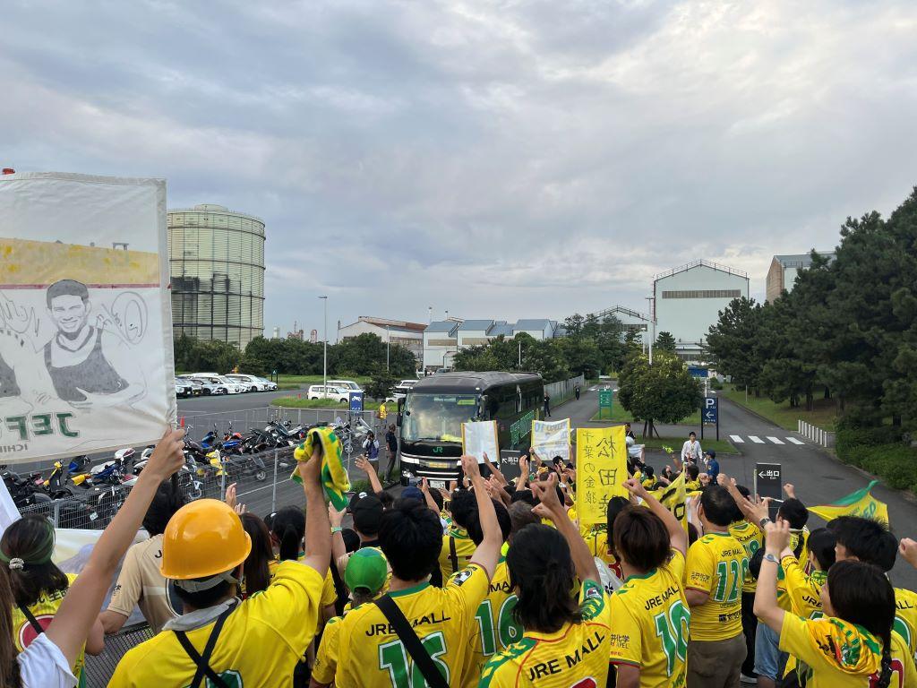 「バス待ちのときに…」漢みせたJ2千葉MF横山暁之は、サポーターに団結呼びかける (2024年9月22日) - エキサイトニュース