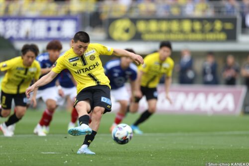 柏が連勝！ 横浜FMは序盤の退場者が響き3失点完封負け - エキサイトニュース