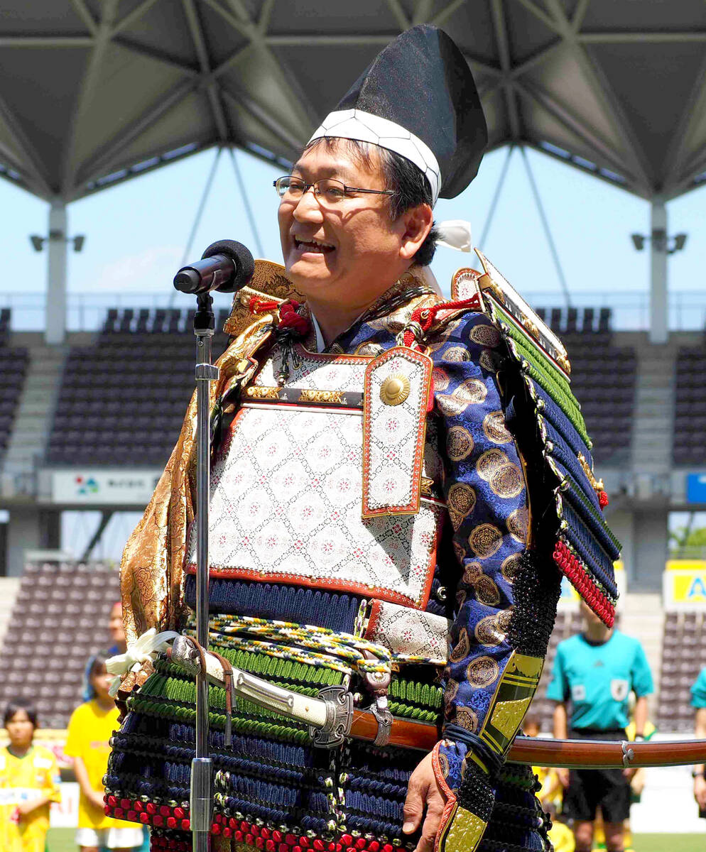 夏日のフクアリに戦国武将？千葉市長が鎧姿で千葉レディースにエール「エイエイオー」…千葉レディース今季最終戦 - エキサイトニュース