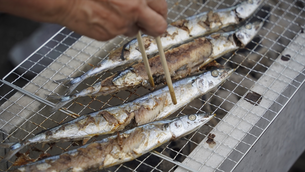 【ゆりあげ港朝市で「さんま祭り」開催】約2,000匹を用意！炭火で焼き上げるさんまを満喫 (2025年9月3日) - エキサイトニュース