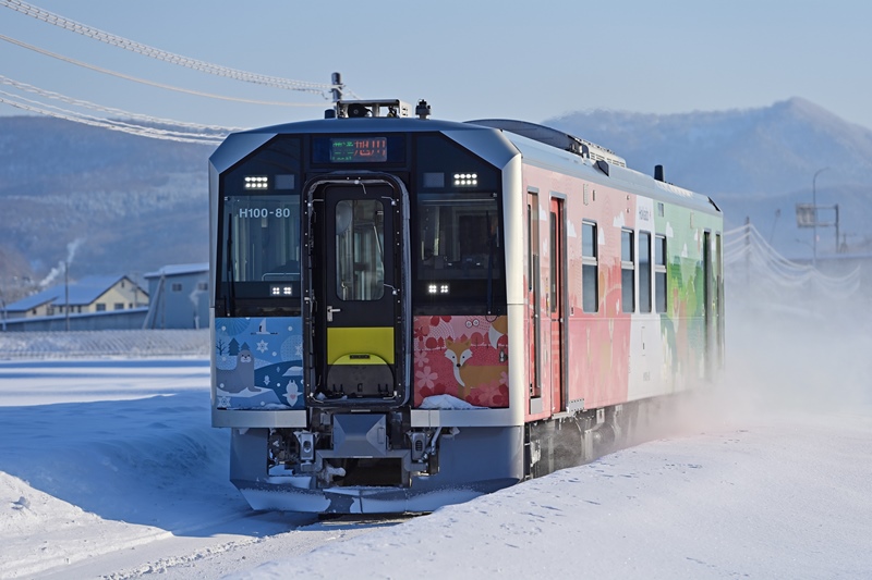 H100形を新たに4両追加！地域の特色生かすラッピング車両に 観光列車としても活用 JR北海道 (2024年1月17日) - エキサイトニュース