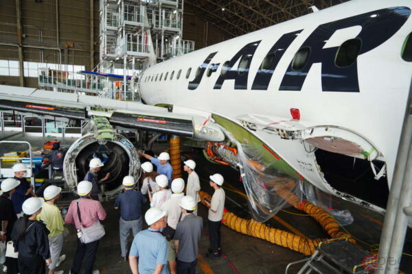 JAL機の整備士「覚悟してね」 ガチ度100％の“格納庫ツアー”が凄すぎた！ これは普通は絶対見れません＆知れません (2025年7月14日 ...