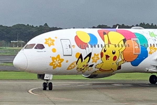 シンガポールから「ピカチュウジェット」飛来 787＆LCC初の「ポケモン」機 次回飛来は？ スクート (2022年9月11日) - エキサイトニュース