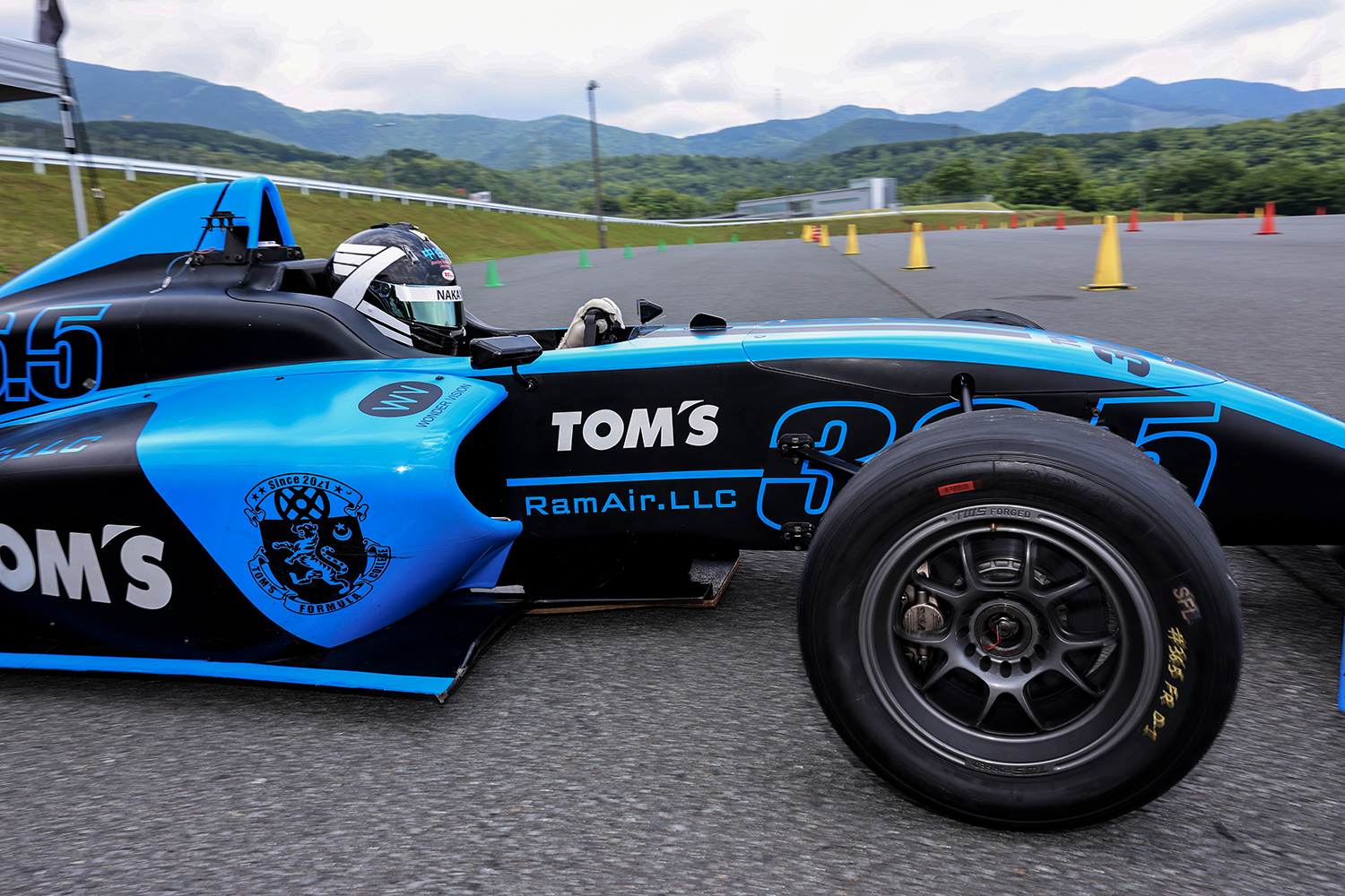 F3王者でF3000優勝経験もある中谷明彦が30年ぶりにフォーミュラを体験！ マシンの進化の凄まじさをまざまざと見せつけられた (2024年6月10日) - エキサイトニュース