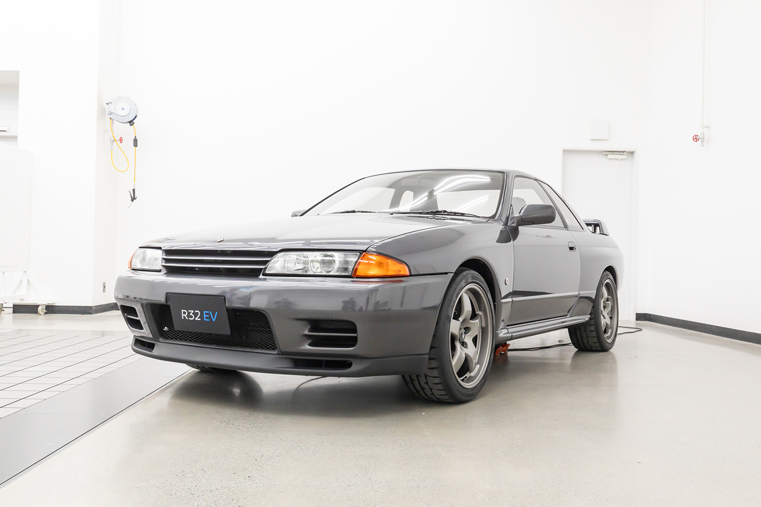 R32GT-RのガワでEV化したクルマじゃない！ R32EVはエンジン車オーナーをも満足させる凄まじい作り込みだった (2025年1月10日 ...