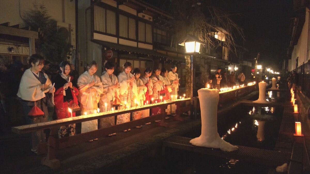 着物姿で和ろうそくに願いを… 200年以上続く冬の風物詩 ｢三寺まいり｣ 縁結びの行事としても知られる 岐阜･飛騨市古川町 (2026年1月 ...