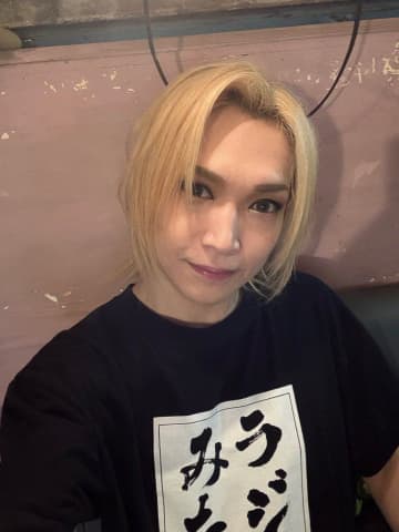 「綺麗すぎて分かんない！」鬼龍院翔の青レオタード〝女装姿〟の美しさにSNS驚愕「色々と絶妙で面白い」「普通に女性だと...」 (2025年10月29日) - エキサイトニュース