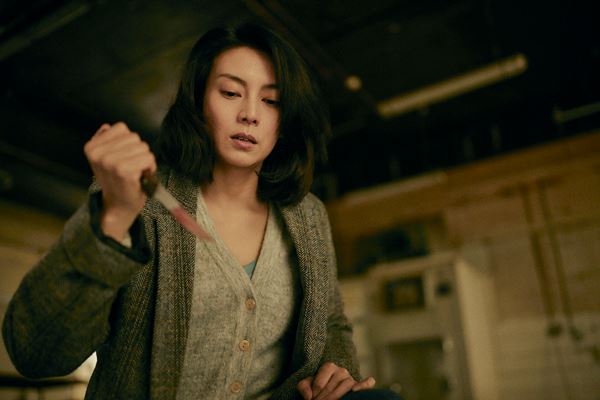 柴咲コウの鋭い眼差しが光る『蛇の道』狂気に満ちた場面写真公開 (2024年5月3日) - エキサイトニュース