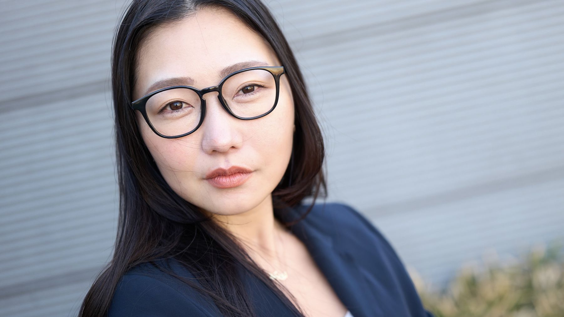 ALSで寝たきりの状態の父の死、ブラック企業勤め…元CA・CRAZY COCOの壮絶な過去…自身も生死を彷徨いかけて目指した芸人への覚悟 (2025年3月8日) - エキサイトニュース